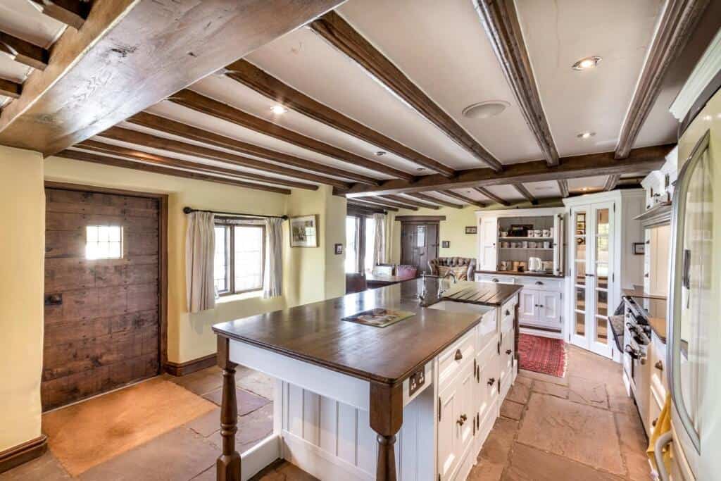 Scrooby Manor for Sale! – See Inside – Discerning History