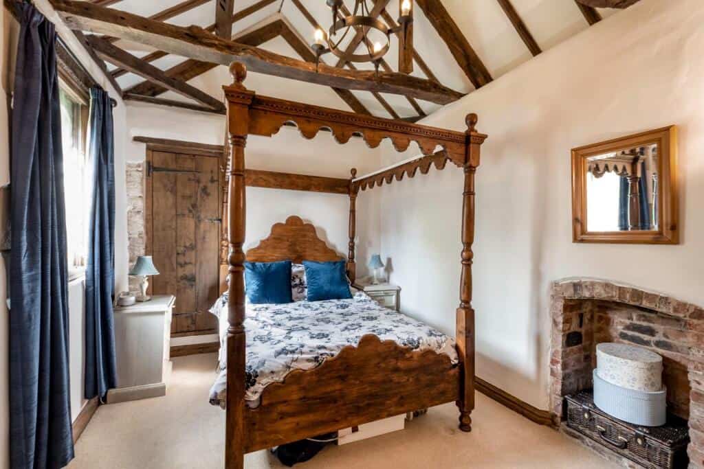 Scrooby Manor for Sale! – See Inside – Discerning History