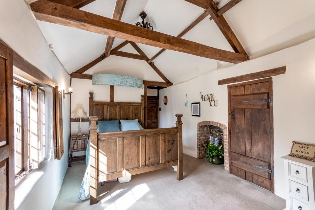 Scrooby Manor for Sale! – See Inside – Discerning History